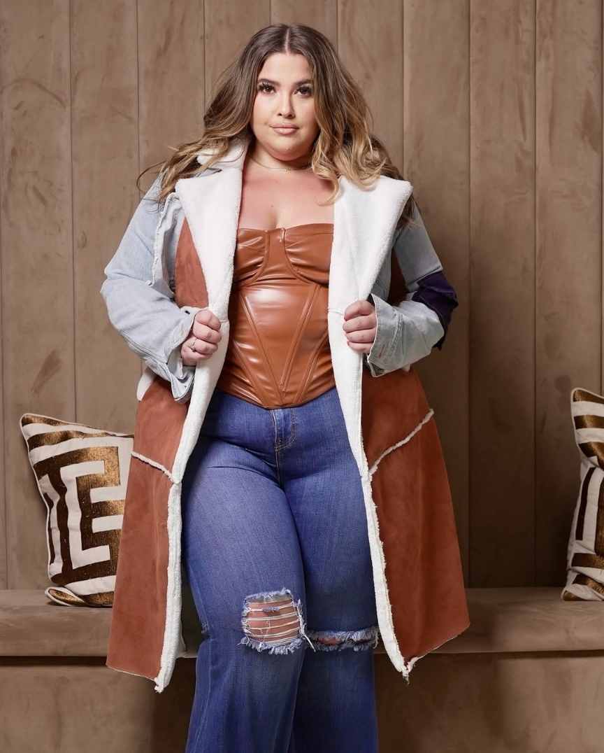 How to Dress Small Bust Big Tummy in 2026- Tips & Tricks + Outfit Ideas ...