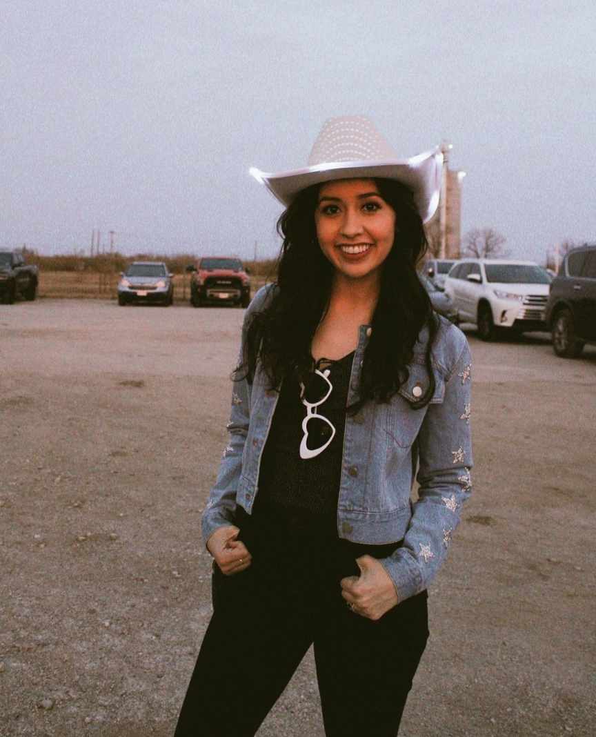 What to Wear to a Walker Hayes Concert – Real Life Outfit Ideas + Tips ...