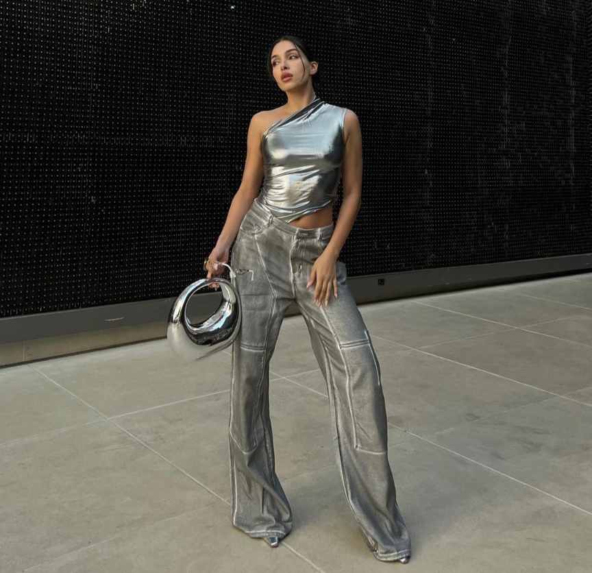 What to Wear to a Bee Gees Concert in 2024 – 10+ Real Life Outfit Ideas ...