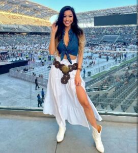 What to Wear to a Country Concert in 2024 – 20+ Real Life Outfit Ideas ...