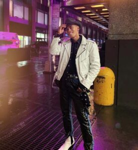 What to Wear to a Rap Concert in 2025 – 20+ Real Life Outfit Ideas for ...