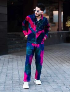 What to Wear to a Rap Concert in 2025 – 20+ Real Life Outfit Ideas for ...