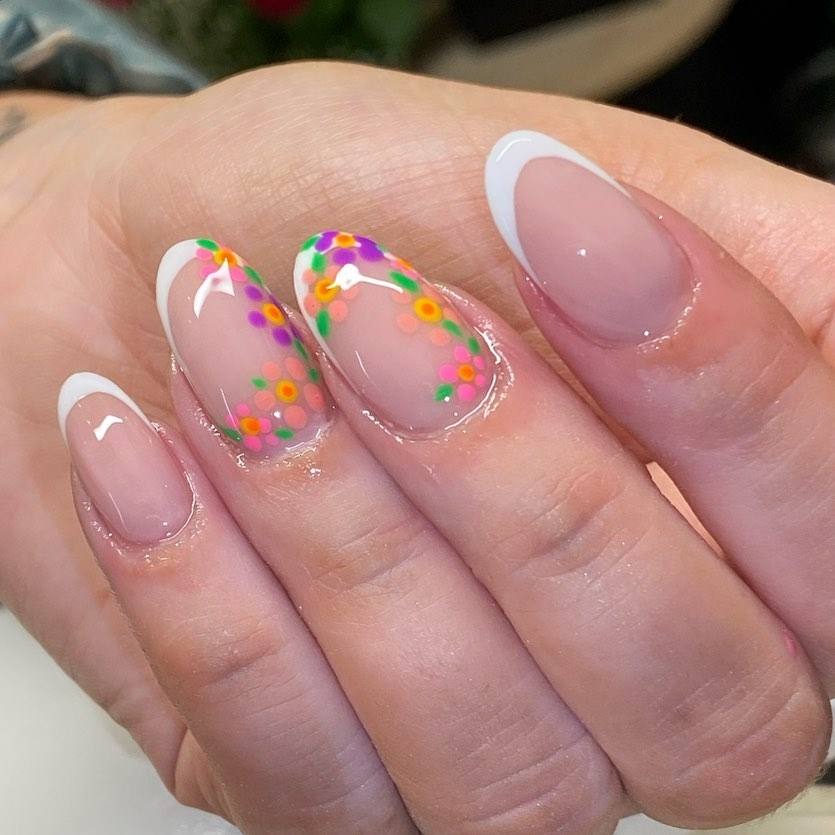 40+ White French Tip Nails with Flowers You’ll Want to Copy – FASHION ...
