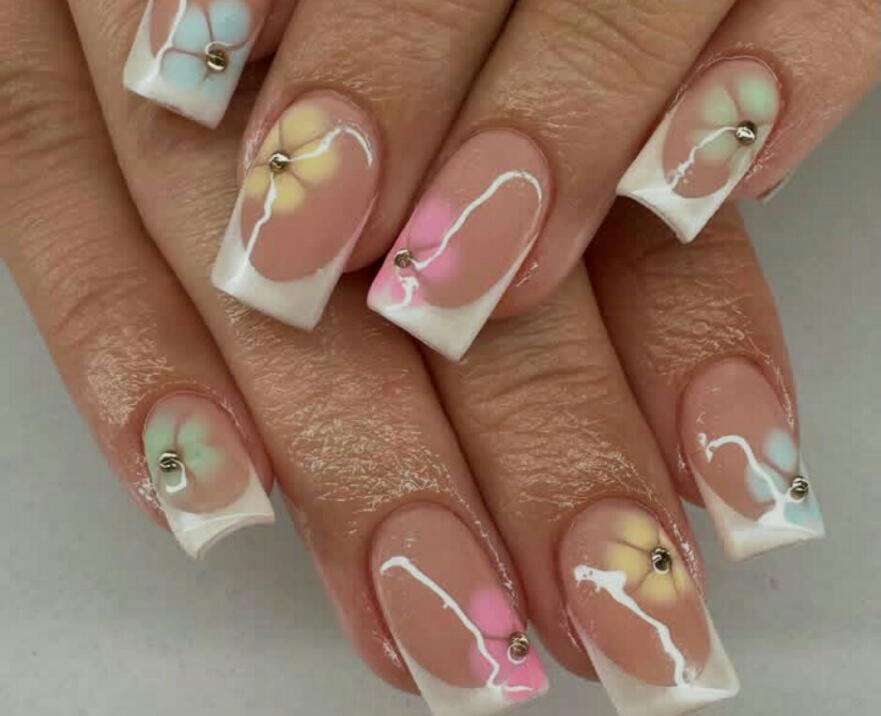 50+ Short Square French Tip Nails That Keep It Simple and Stunning ...