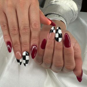 Checkered Nails That Prove Simple Patterns Can Still Stand Out ...